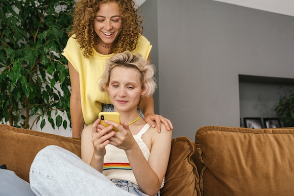 The Best LGBTQ Apps for Finding Queer Friends