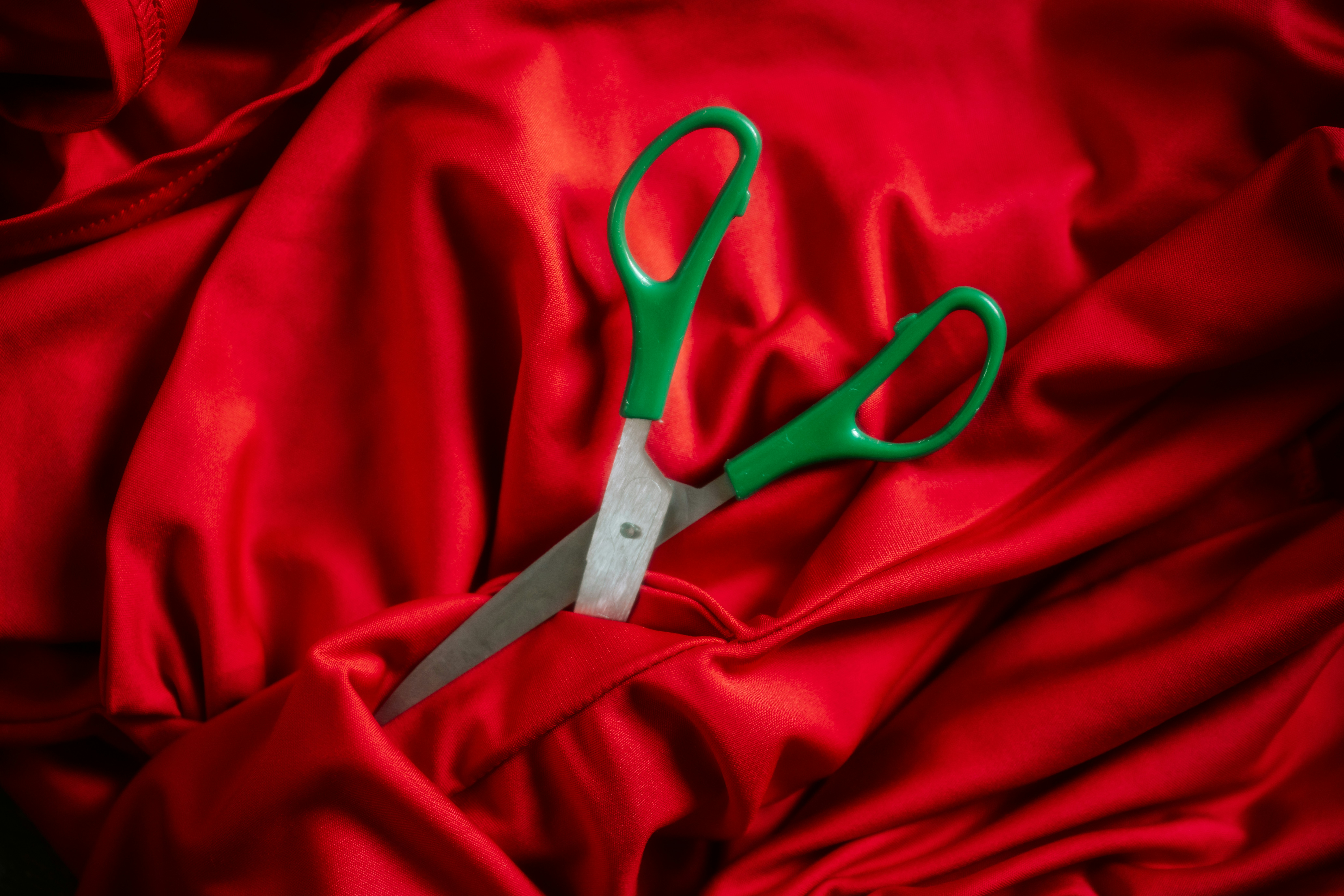 Scissoring: How It Works and Expert Tips for Beginners